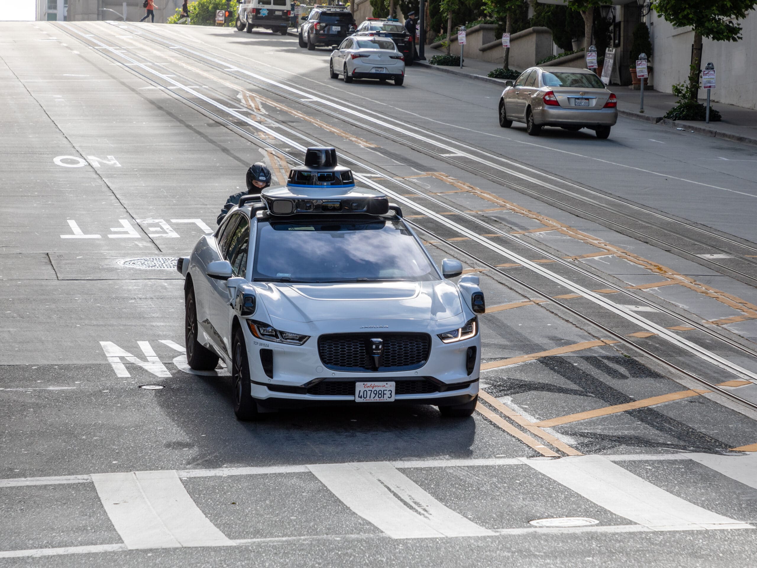 Waymo introduce los robotaxis en Los Ángeles - SaintGeorge
